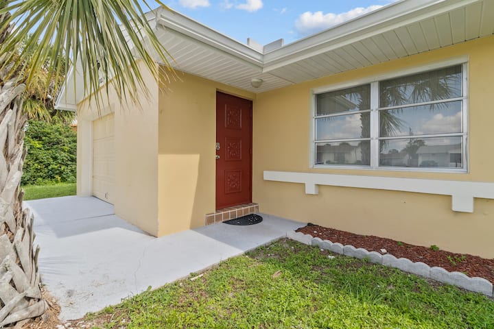 *Tranquil Oasis* Near *Warm Mineral Springs* - North Port, FL