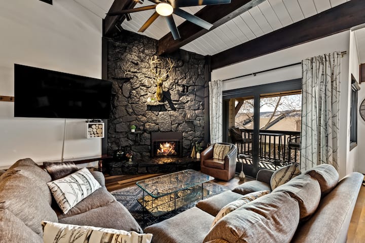 Phoenix Luxe – Walk To Ski + Spa Amenities - Steamboat Springs, CO