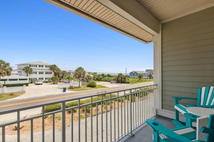 Amelia Sunrise - Oceanview, Bikes, & Beach Access - Fernandina Beach, FL