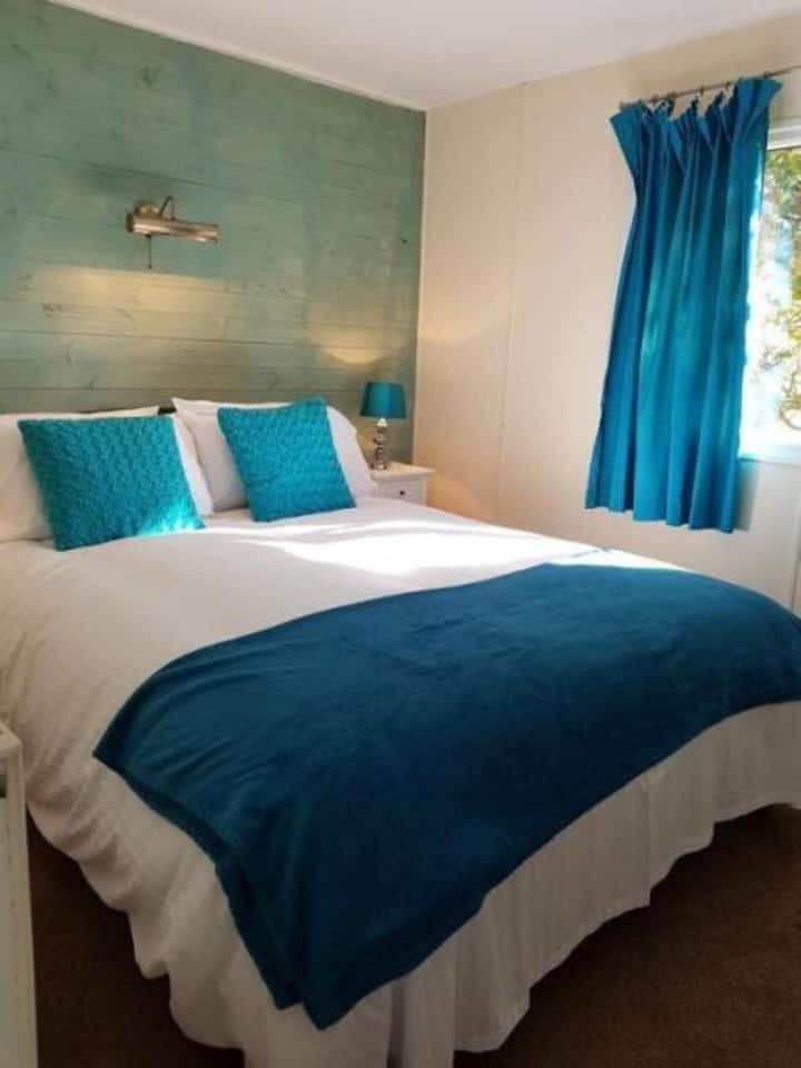 Budget Double Room At Ty Dderw Country Inn - Moelfre