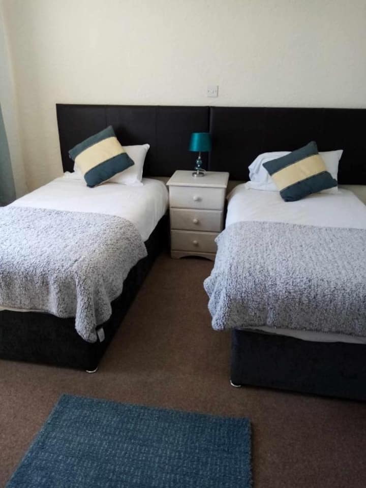 Twin Room At Ty Dderw Country Inn - Benllech