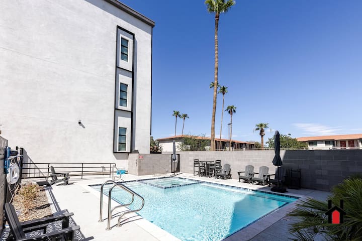 Desert Retreat, Rooftop, Balcony & Scenic Views - Scottsdale, AZ