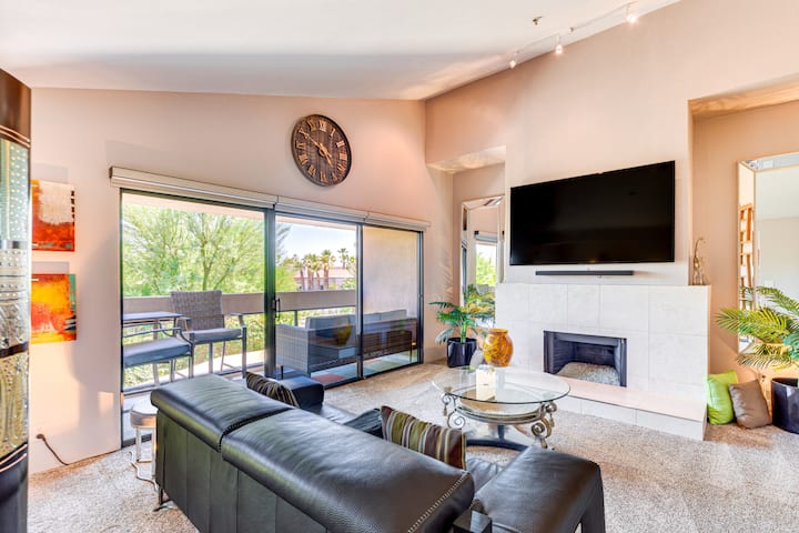 Community Pool Access: Chic Palm Springs Condo - 팜스프링스