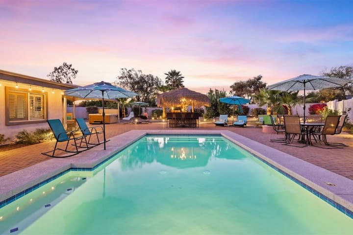The Peacock Oasis: Saltwater Pool Retreat - Phoenix, AZ