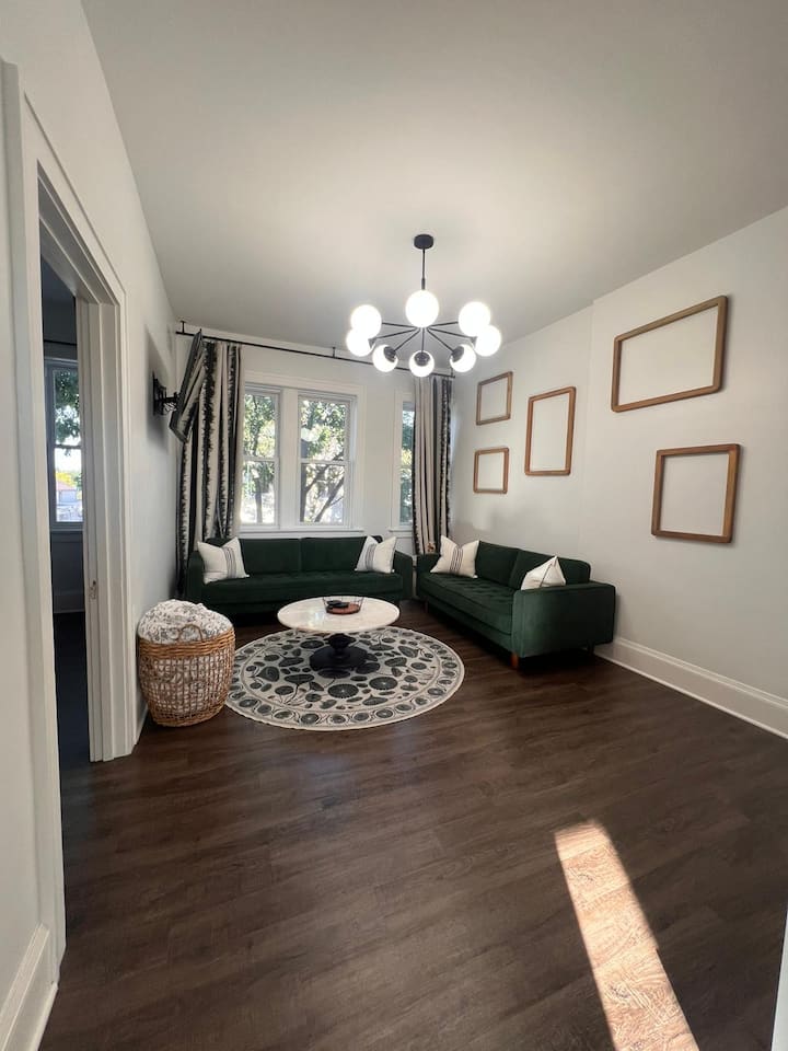 Stylish 1br Downtown Oconomowoc - Oconomowoc, WI