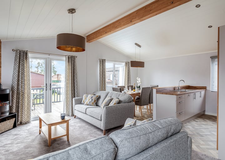 Three Bedrom Luxury Lodge With Hot Tub - Essex