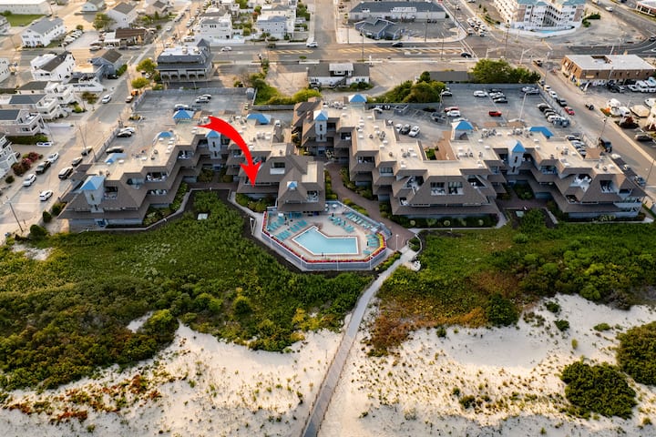 Oceanfront 3 Bed 2 Bath Condo, Pool, Pvt Bch Acces - Surf City, NJ