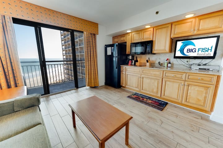 Waterfront Condo W/ Beach & Pool Access - Alligator Adventure, North Myrtle Beach