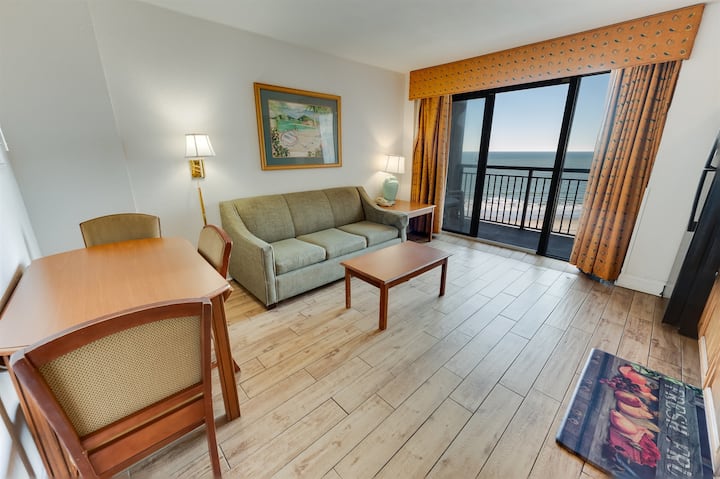 Seaside Condo With Balcony & Pool Access - North Myrtle Beach, SC