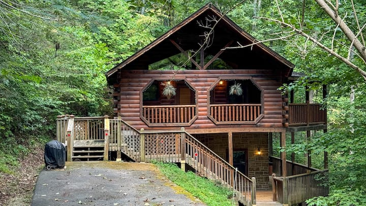 Hidden Heart - Secluded Mountain Hideaway! - Pigeon Forge, TN