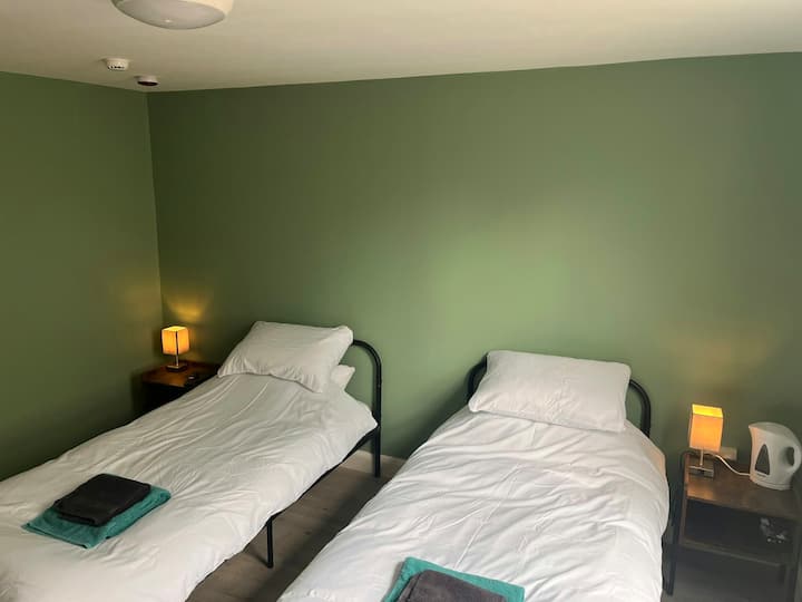 Twin Room Wet Room Disabled Access - Shrewsbury
