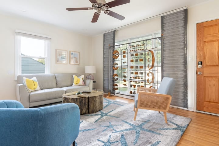 Peaceful Gem! Fenced Yard & Near Downtown! - Omaha, NE