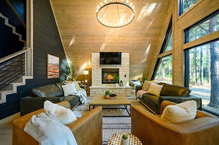 A Point In Time: Sleeps 12-16 | Fire Pit | Hot Tub - Broken Bow, OK