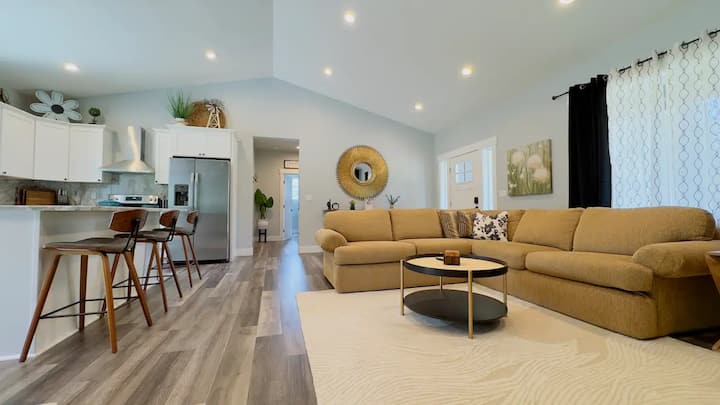 Spacious Modern Home On A Quiet Acre - Lucky Eagle Casino & Hotel