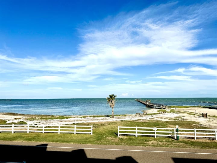 2nd Floor Waterfront Aransas Bay W/ Lighted Pier - Rockport, TX