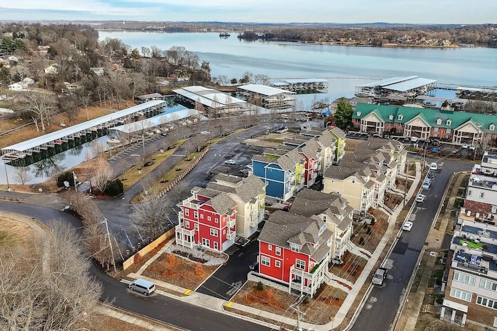 Hickory Ridge Retreat 2-sleeps 8 - Hendersonville, TN