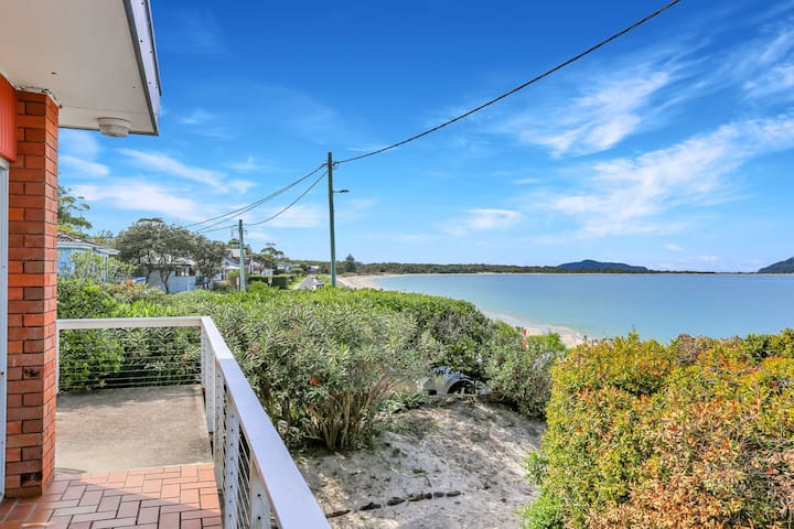 Jimmys Beach Waterfront - Hawks Nest