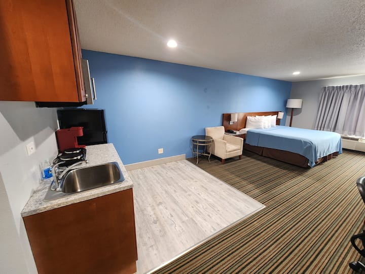 Windsor Place Inn - King Kitchenette - Prairie du Chien, WI
