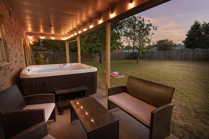 Hill Country Haven - Hot Tub & Game Room - Fredericksburg, TX