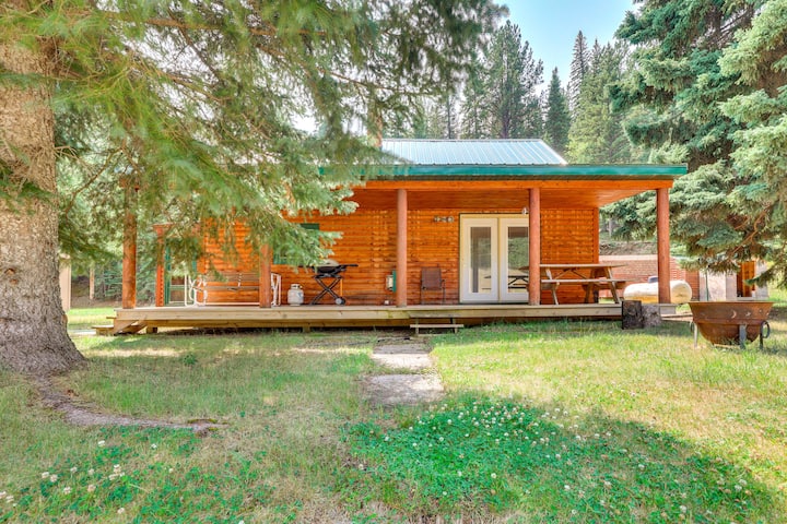 Deadwood 'Wolf Cabin' W/ Fire Pit & Grill - 데드우드