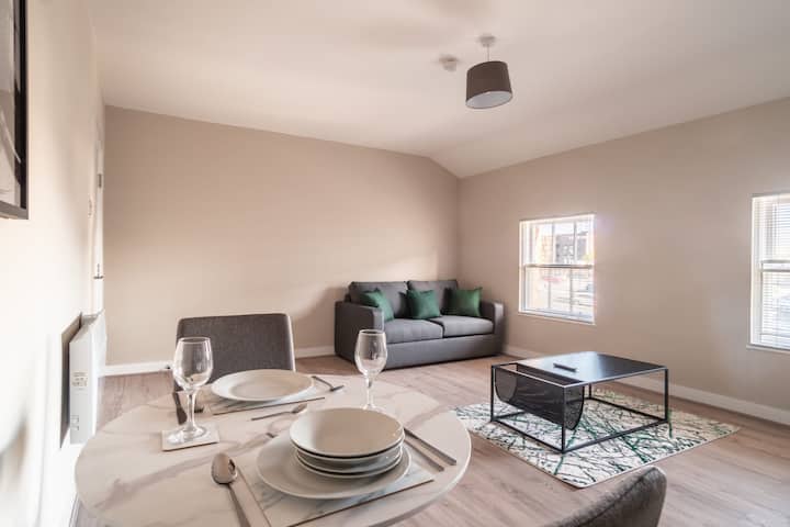 Charming 1 Bedroom Apartment In Central Liverpool - Birkenhead