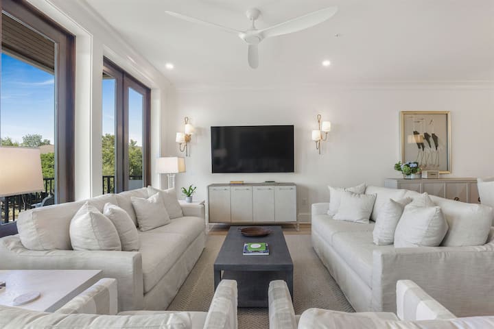 Luxury Condo Overlooking Downtown Fairhope #201 - Fairhope, AL