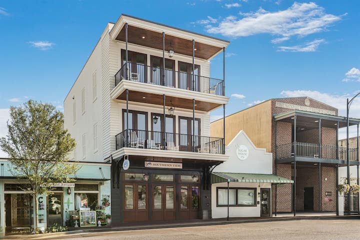 Luxury Condo Overlooking Downtown Fairhope #201 - Fairhope, AL