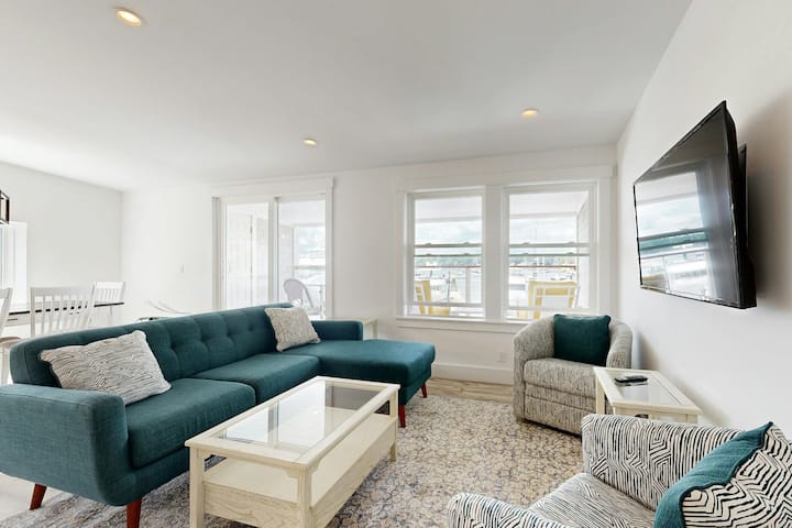 3-br Elegant Oceanfront Condo W/ Stunning Views - Boothbay Harbor, ME