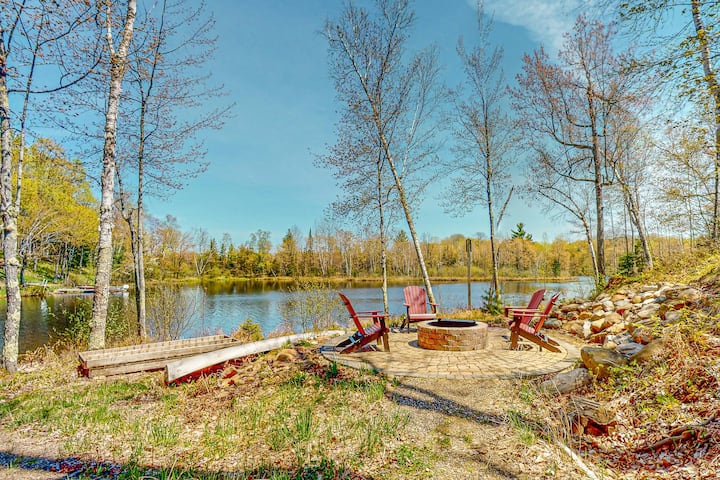 Lakefront Home W/ Large Patio, Kayak - Presque Isle, WI