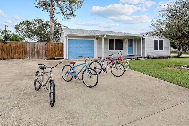 0.9 Mi To Kyle Field | Large Yard | Pets | Bikes - College Station, TX