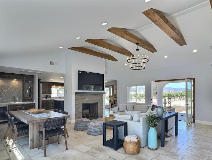 Escape To 3 Dogs Whining: Your Vineyard Retreat Ju - San Luis Obispo, CA