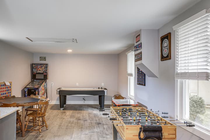 3 Mi To Cedar Point: Sunny Sandusky Home W/ Yard - Sandusky, OH