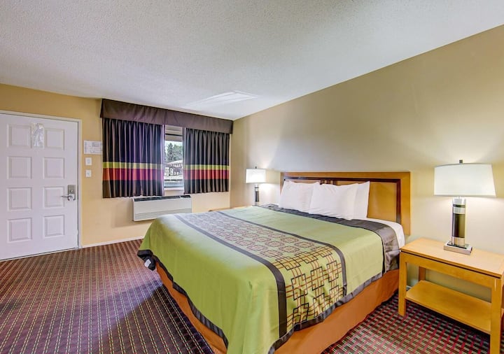 Close To Ashland Vineyards & Winery, Free Parking - Ashland, OR