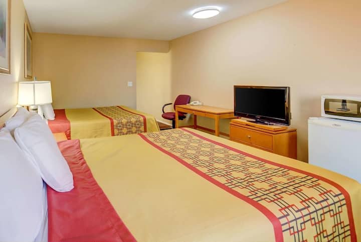 Affordable Stay Right Off I-5 & Route 99 - Ashland, OR