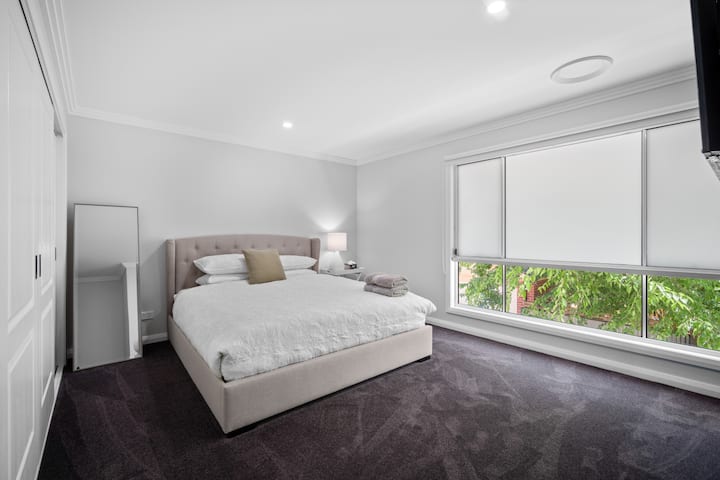 'Tanderra' Spacious Modern Central Wagga Stay - Wagga Wagga