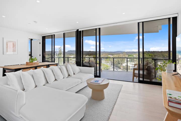 Palm Beach Luxury Apartment With Hinterland Views - Coolangatta