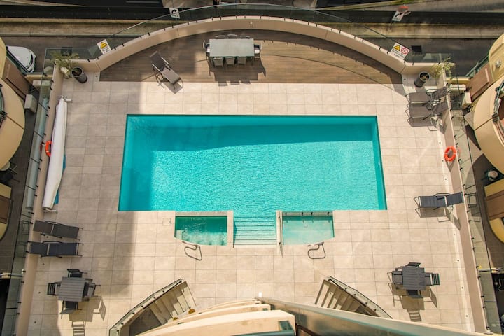 Braddon Bliss: Sleek Apartment Near Attractions - Canberra