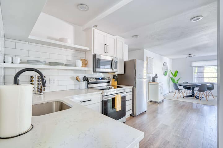 2br Bungalow • Private Yard • Off-street Parking - Portland, OR