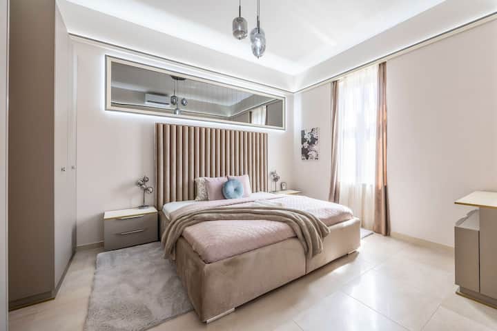 High-end Luxury Royal Residence In The Heart Of Bp - Budapeste