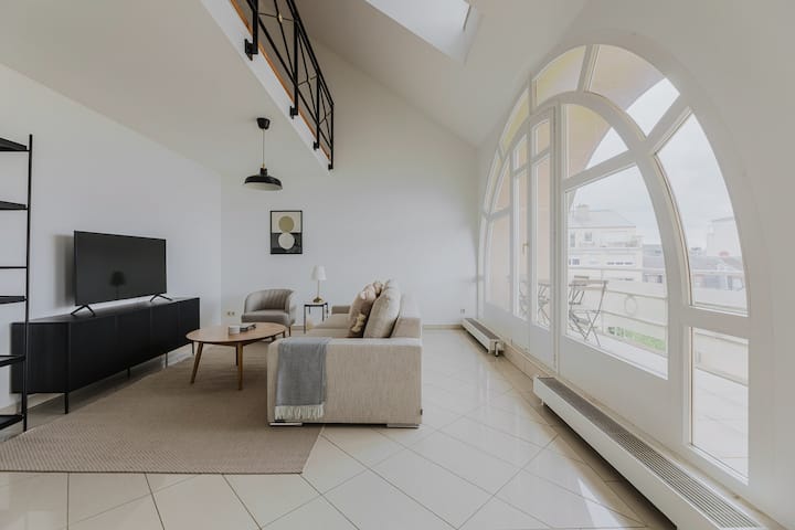 Blueground | Kirchberg, Elev, Balcony, & City View - Luxembourg