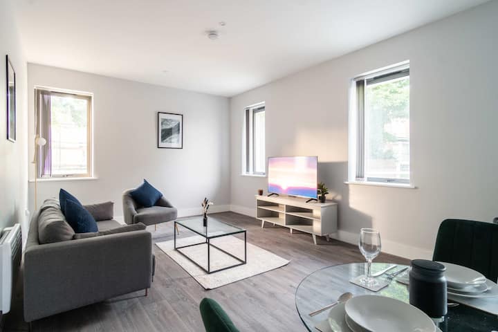 Modern 1 Bed Apartment In Waterloo, Liverpool - Formby