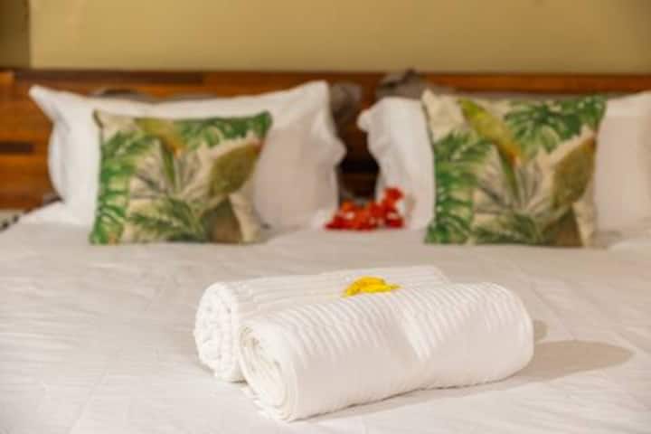 Authentic Nest Studio 3: Le Morne, Hike Surf Chill - Mauritius