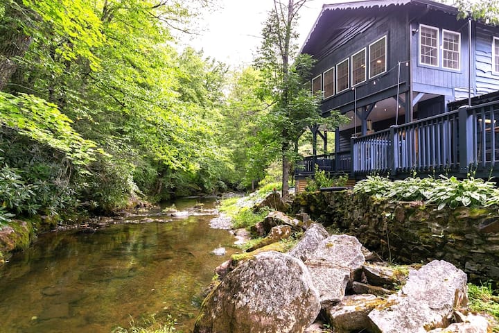 Riverside Retreat- Beautiful Riverfront Setting - Boone, NC