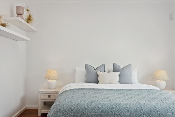 Ocean's Edge - Serene Escape - Perth