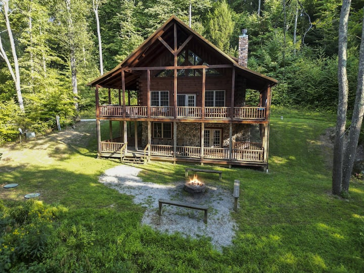 Boulder Ridge, Hot Tub, Wifi, Firepit, Grill - Logan, OH