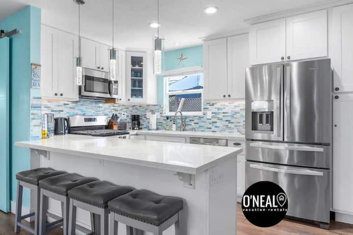 3 Bedroom Home - Walk To Twin Lakes State Beach! - Santa Cruz