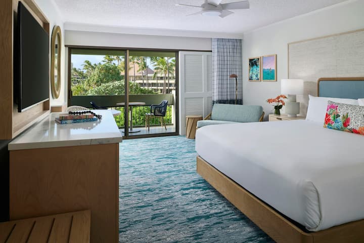 Newly Renovated King Room | Oceanfront Resort - Maui, HI