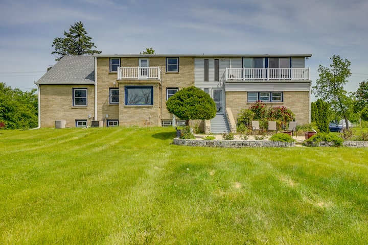 Pet-friendly New Berlin Retreat W/ Patio & Yard! - Brookfield, WI