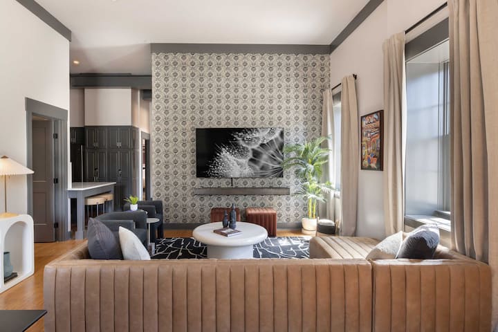 Updated Townhome |  Free Parking - Savannah, GA