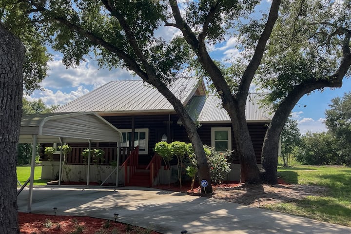 Cozy Log Cabin: Waterfront Views, Fire Pit, Wifi! - Groveland, FL